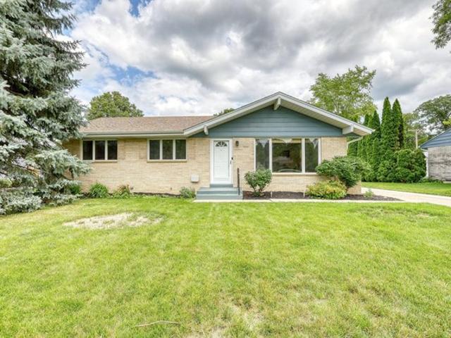 8486 N 51st St, Brown Deer, WI 53223