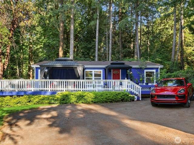 8480 Hansen Rd NE, Bainbridge Island, WA 98110