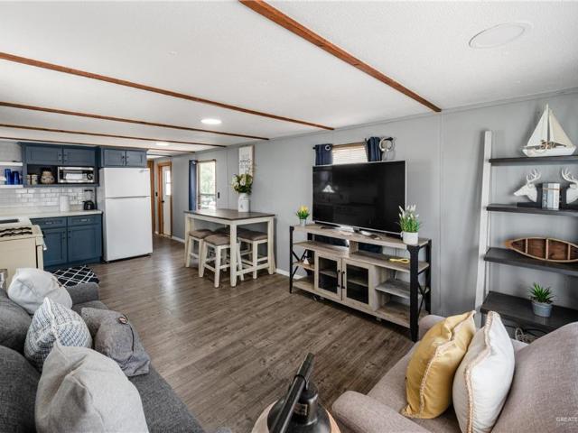 8482 Lago Vista Drive