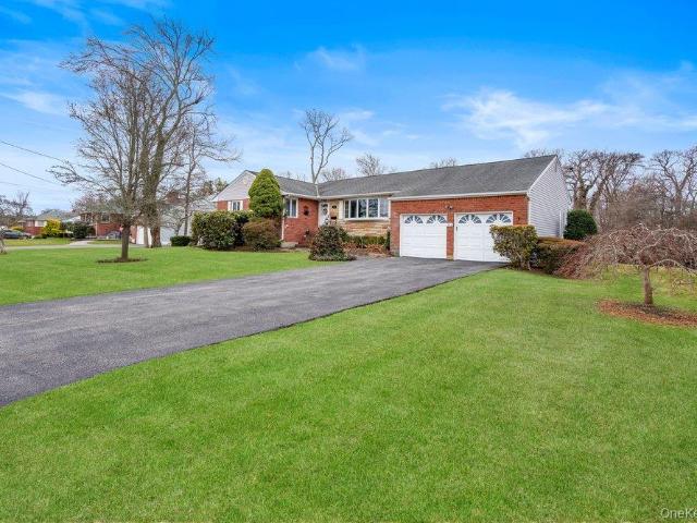 848 Hampshire Rd, Bay Shore, NY 11706 | MLS #975119 | Compass