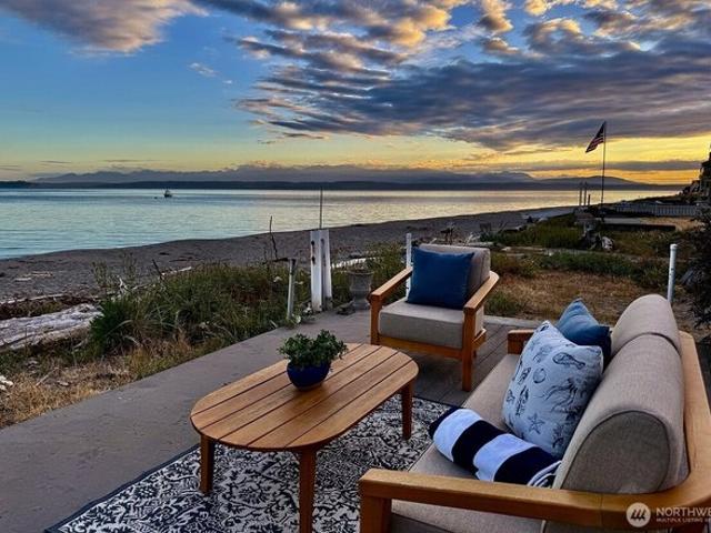 848 Old Beach Rd, Freeland, WA 98249