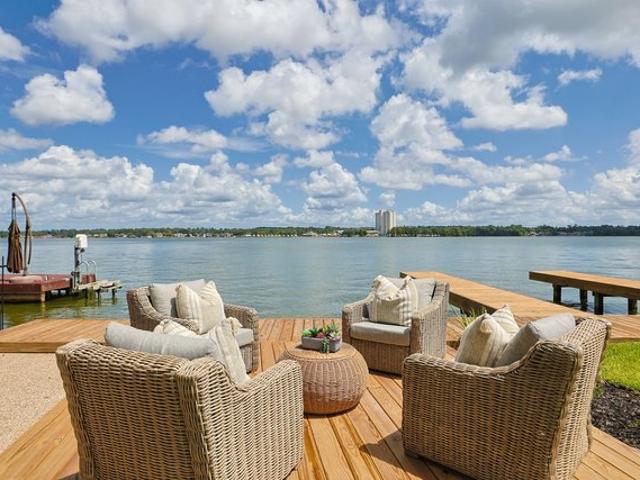 848 Lake View Dr, Montgomery, TX 77356