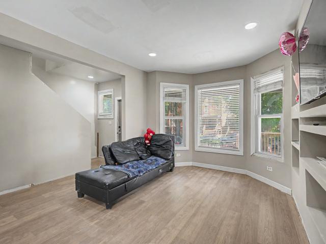 848 N Lawler Avenue
