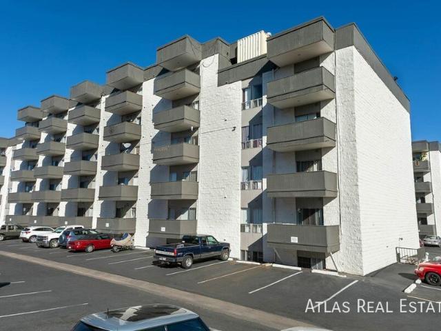 848 S Dexter Street, 1 bed, 1 full bath
