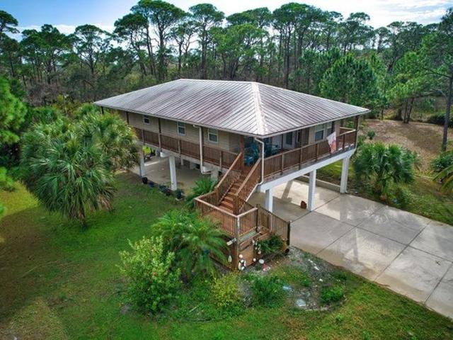 848 W Bayshore Dr, Saint George Island, FL 32328
