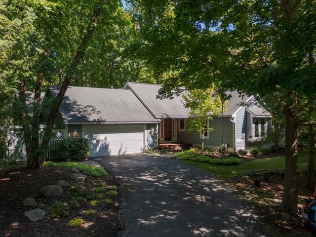 848 W Center St, Douglas, MI 49406