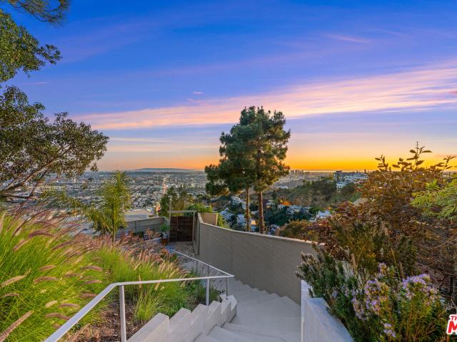 8494 Cole Crest Dr, Los Angeles, CA 90046 | MLS #26673