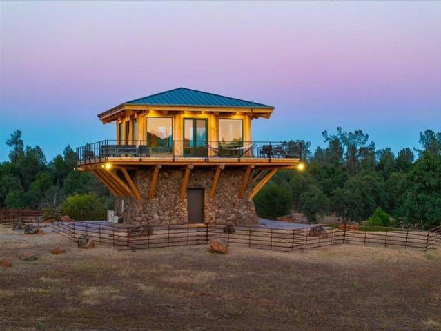 8499 Simmons Rd, Redding, CA 96001