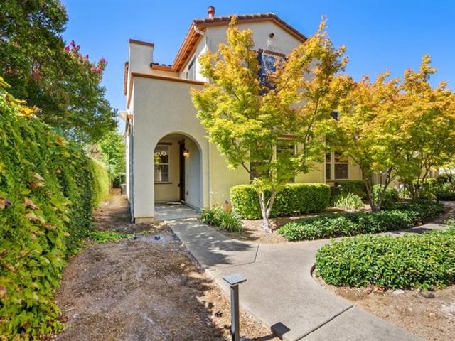 8492 Crystal Walk Cir, Elk Grove, CA 95758