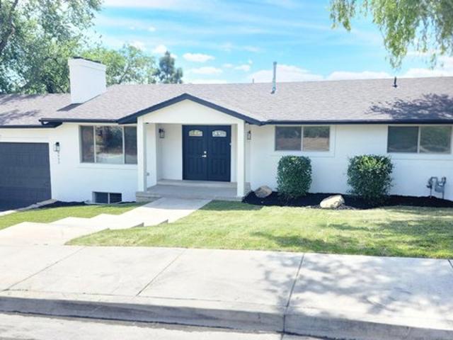 8492 S Mesa Dr E, Sandy, UT 84093