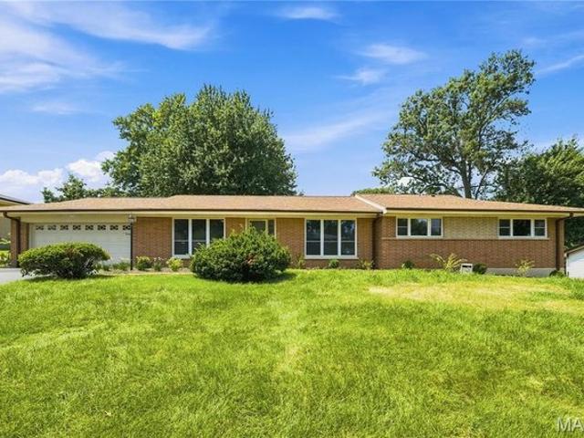 849 Charlesgate Dr, Saint Louis, MO 63132