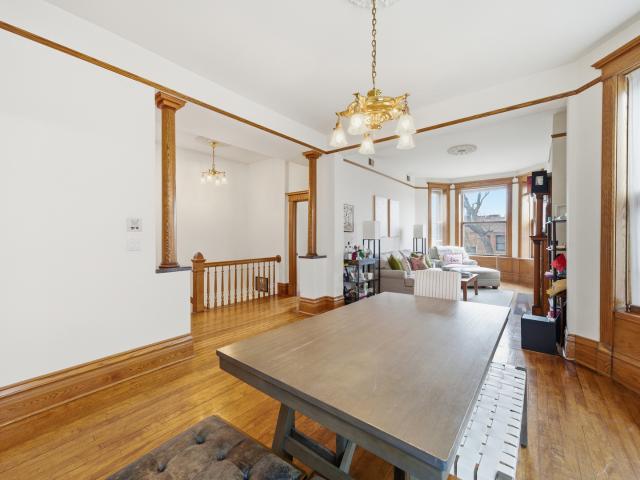 849 W Newport Avenue