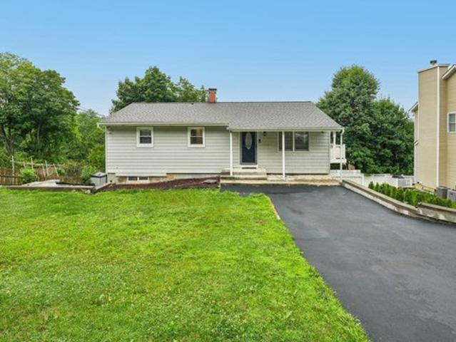 849 Warren Ave, Thornwood, NY 10594