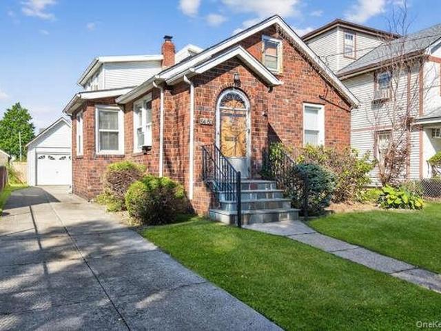 84 50 th St, Floral Park, NY 11001