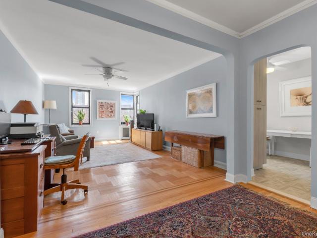 84 51 Beverly Road 6A