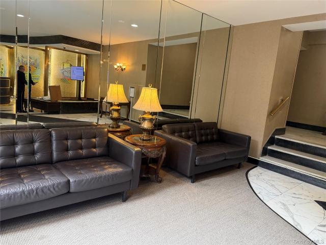 84 01 Main Street 618