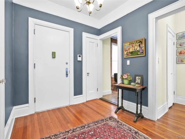 84 02 Beverly Road 2B