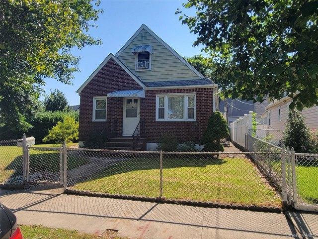 84 18 Commonwealth Blvd, Bellerose, NY 11426