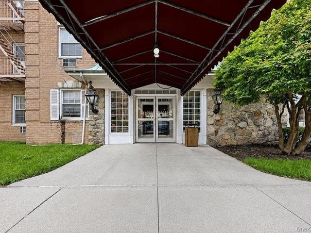 84 29 rd Ave Unit 5A, Howard Beach, NY 11414