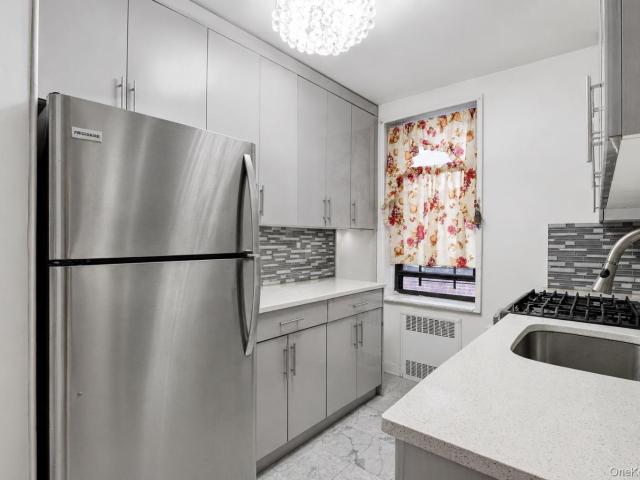 84 31 Van Wyck Expressway 2B