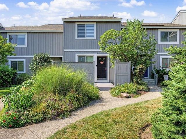 84 Twin Lakes Dr, Fairfield, OH 45014