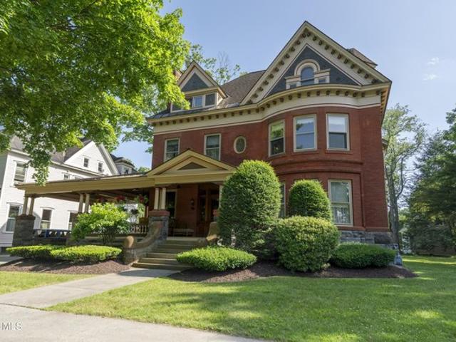 84 Union Ave, Saratoga Springs, NY 12866