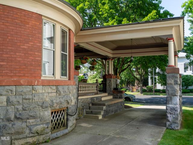 84 Union Avenue