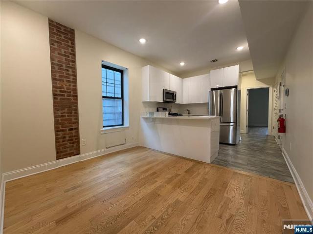 84 Van Wagenen Avenue # 1L