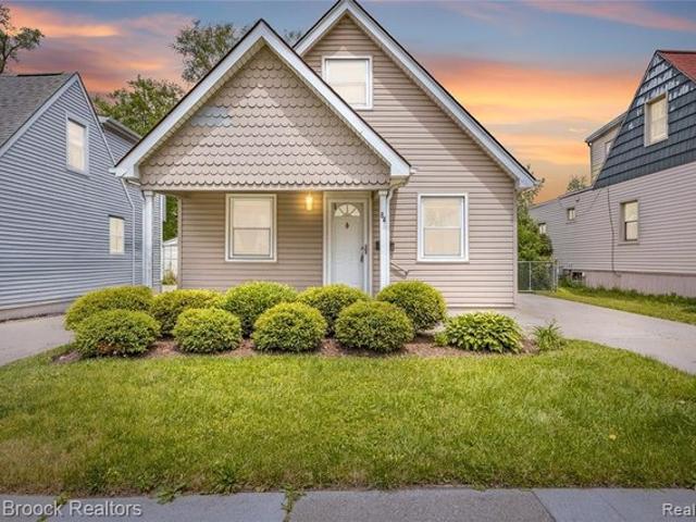 84 W Browning Ave, Hazel Park, MI 48030
