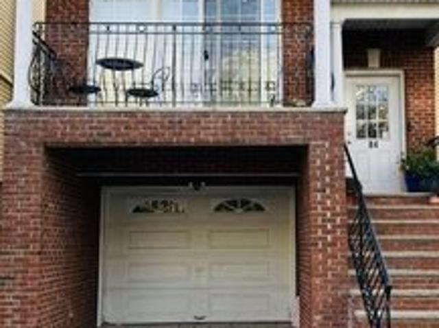 84 W 14th St, Bayonne, NJ 07002