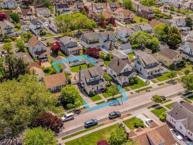 84 Woodlawn Avenue