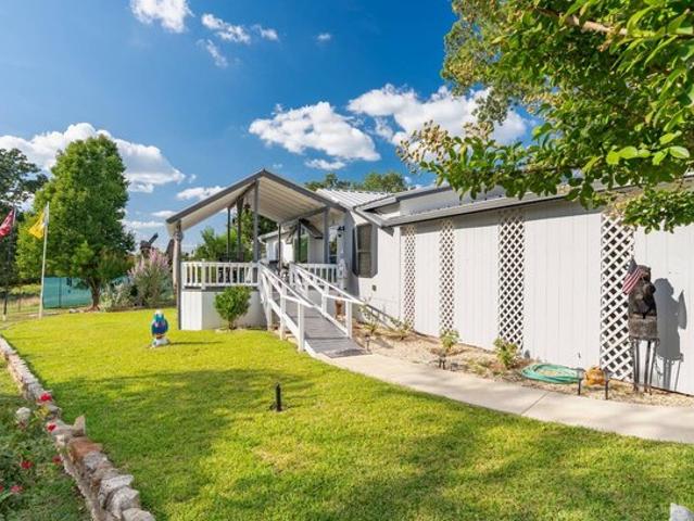 84 Apache Dr, Kerrville, TX 78028