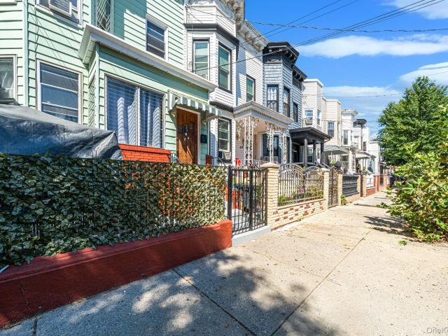 84 Autumn Avenue