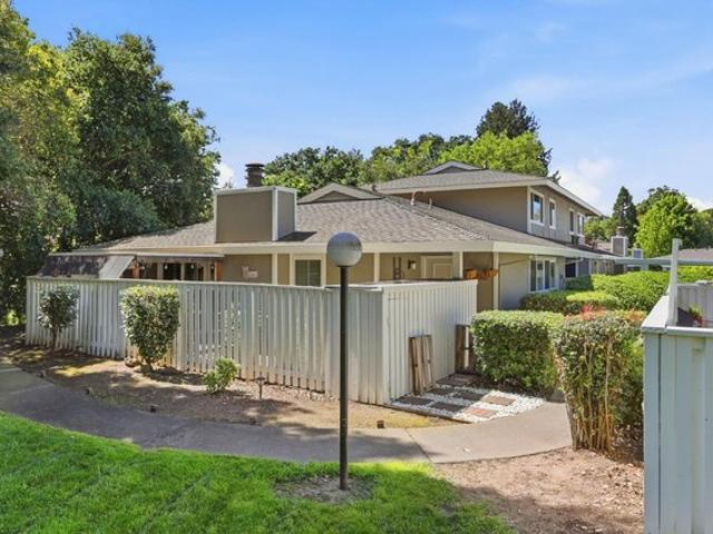 84 Belvedere Ct, Napa, CA 94559