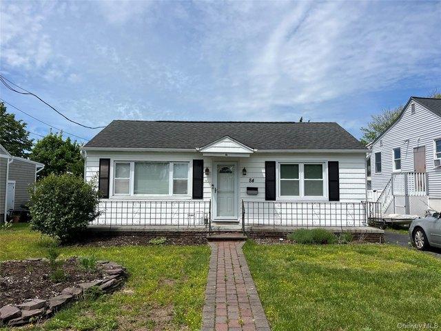 84 Boylan Ln, Blue Point, NY 11715