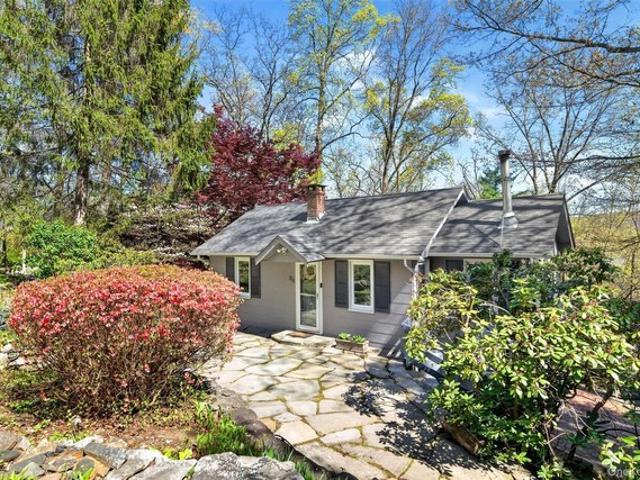 84 Blueberry Hl, Greenwood Lake, NY 10925
