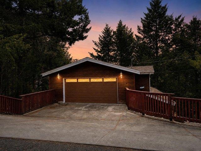 84 Buckhorn Ct, Shelter Cove, CA 95589