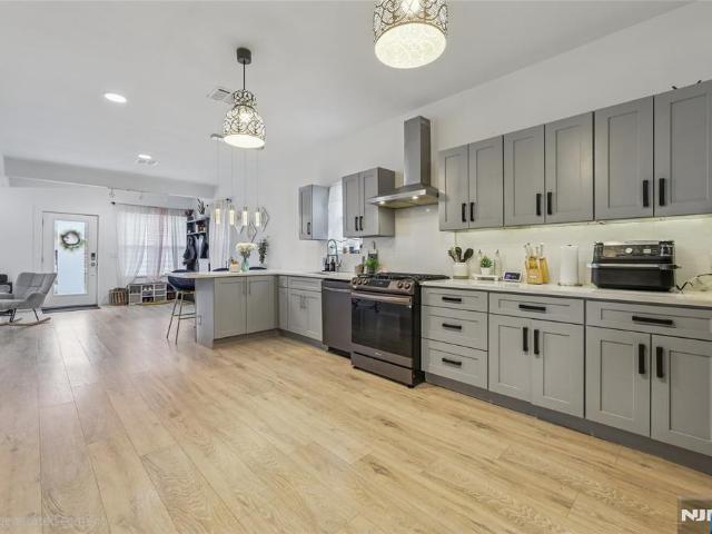 84 Center Avenue