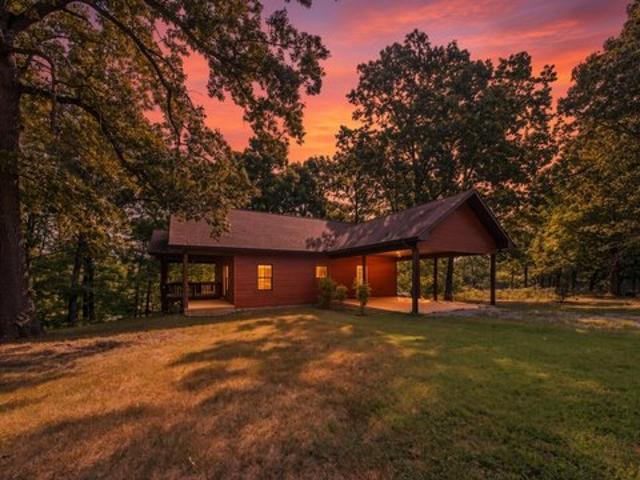 84 County Road 385, Koshkonong, MO 65692