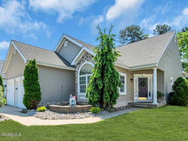84 Cypress Point Ln, Jackson, NJ 08527