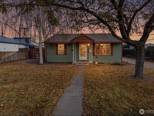 84 D St NE, Ephrata, WA 98823