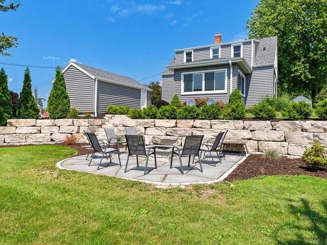 84 E North Water St, Algoma, WI 54201