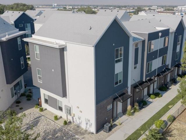 84 E Hamblin Ln, Clearfield, UT 84015