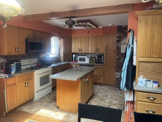 84 E Laurel St