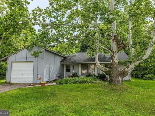84 Eastmont Ln, Sicklerville, NJ 08081