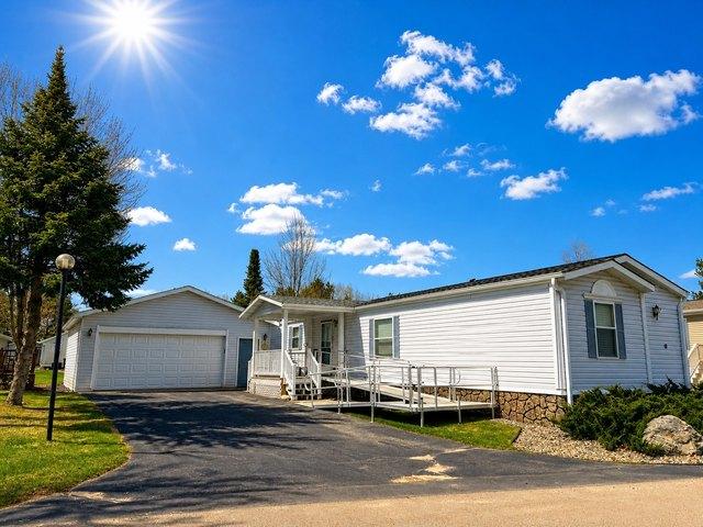 84 Edgewater Ct, Rhinelander, WI 54501