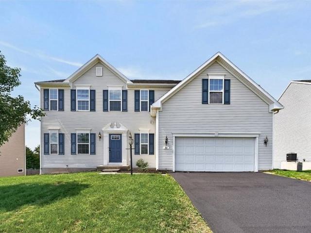 84 Elmcrest Rise, West Henrietta, NY 14586