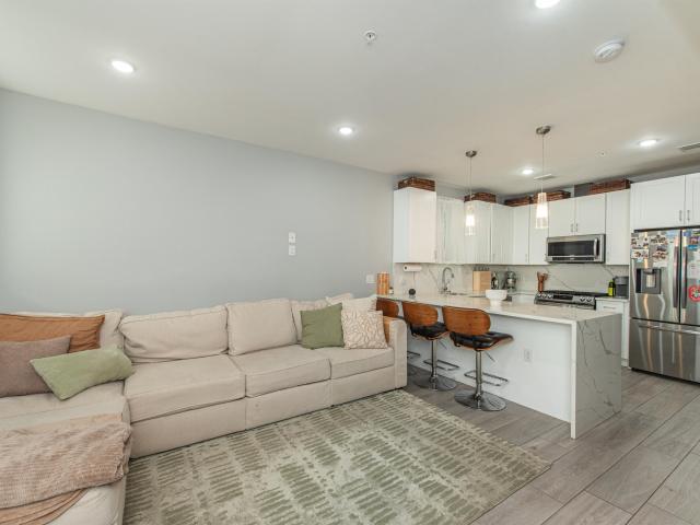 84 Ferry St # 1