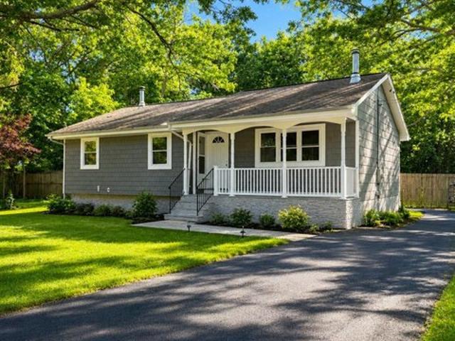 84 Flower Rd, Mastic Beach, NY 11951