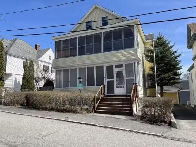 84 Gates St, 1, Lowell, MA 01851